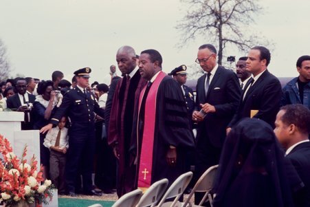Chicago History Museum Images - Reverend Ralph Abernathy and others at ...
