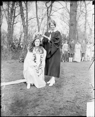 Chicago History Museum Images - Evelyn Patterson standing on a field ...