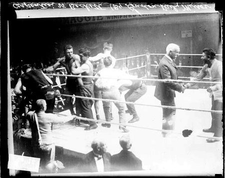 Chicago History Museum Images - London Daily Mirror photograph of boxer ...