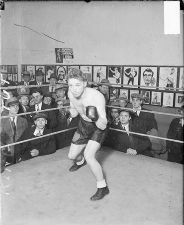 Chicago History Museum Images - Pugilist King Tut in a boxing stance in ...