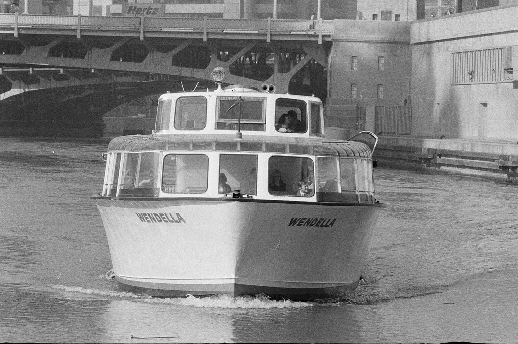 Chicago History Museum Images - Commuters ride to work on a Wendella boat